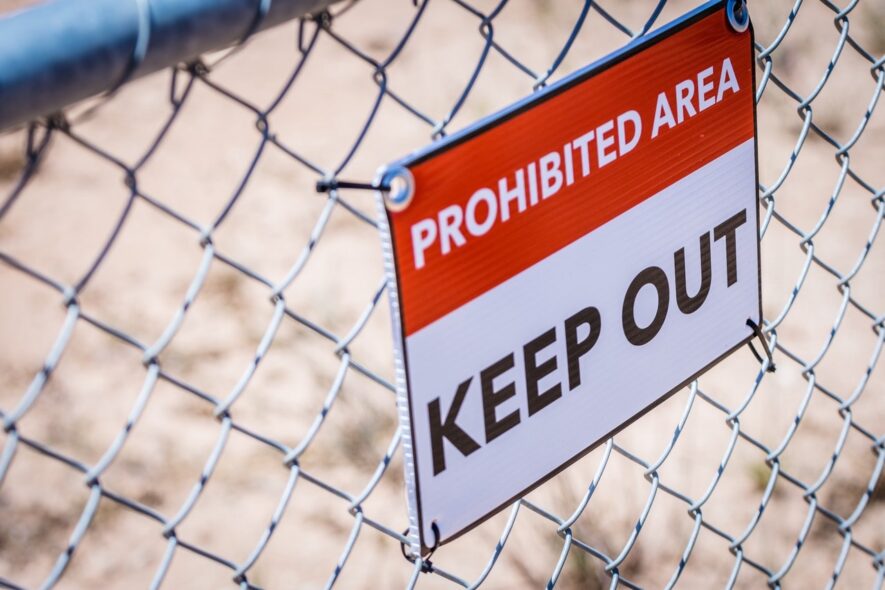 「禁止する」は英語でなんていう？prohibit, forbid, ban の違い＆例文 | ピマログ英会話